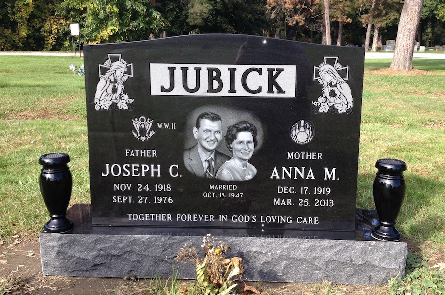 6 Headstone Designs for Couples